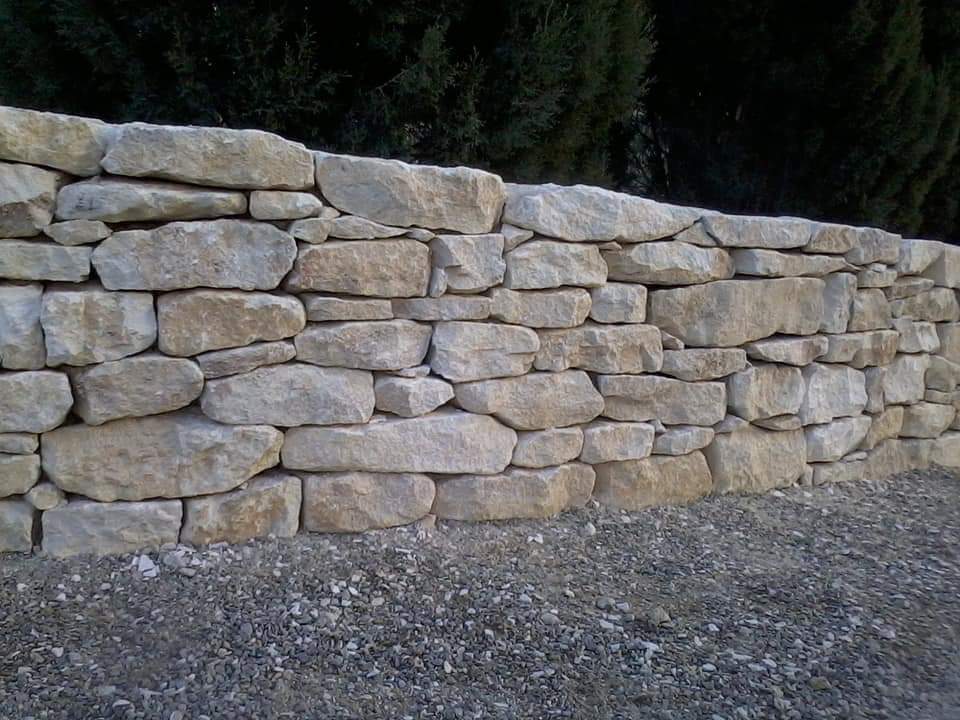 Travaux à base de pierres naturelles dans le Vaucluse