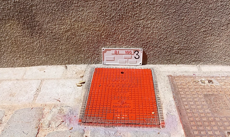 Remplacement des bornes à incendie près de Miramas