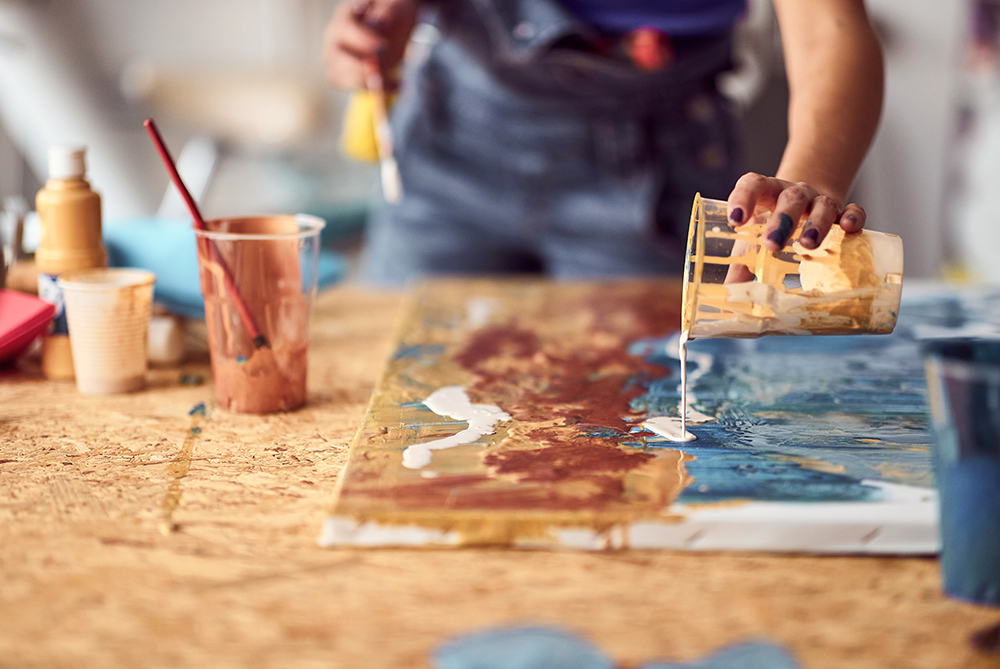 Artiste peintre cotée Akoun à Aubagne