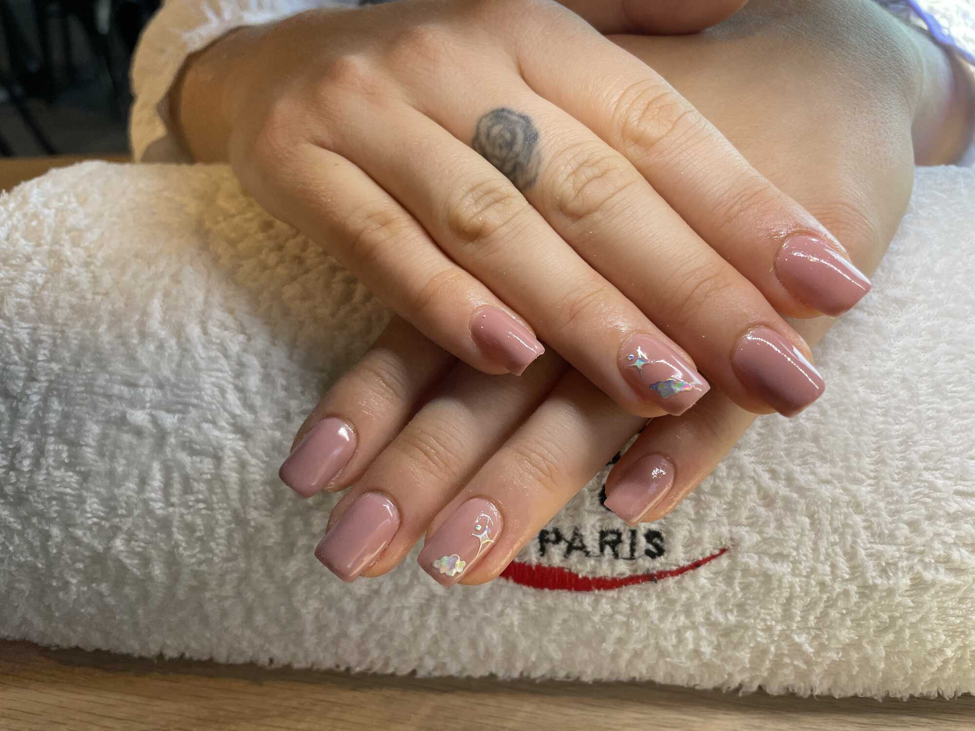 Pose de vernis semi-permanent à domicile à Dijon | Me contacter