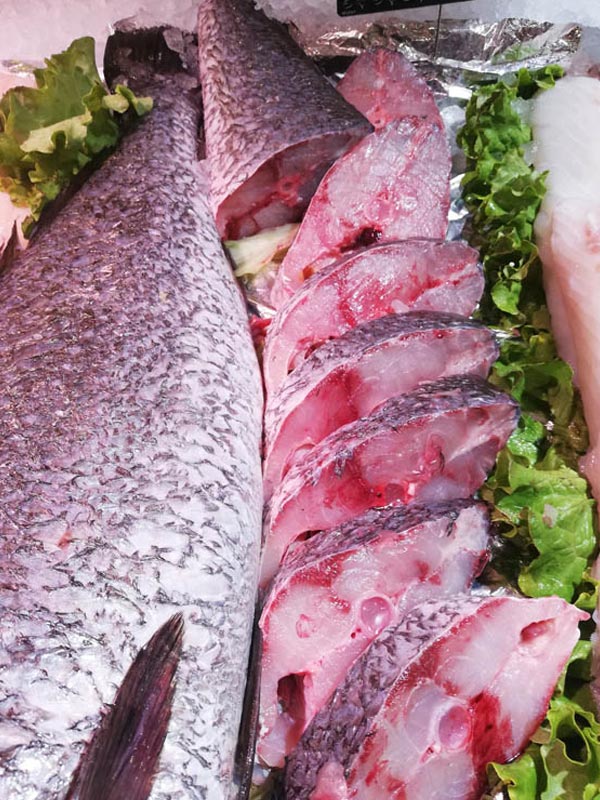 Découvrez notre poissonnerie aux Halles de Tours
