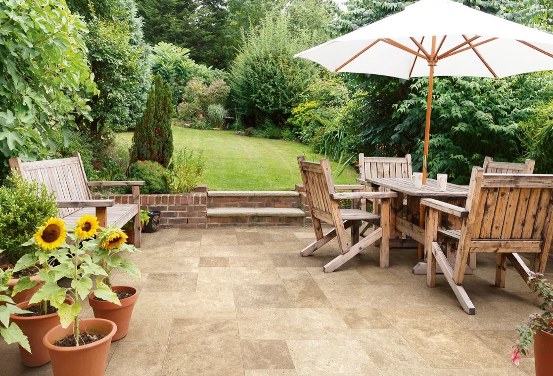 Terrasses extérieures par Corse Carrelage à Furiani